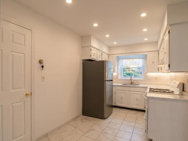 1018 Koelle Blvd # 1