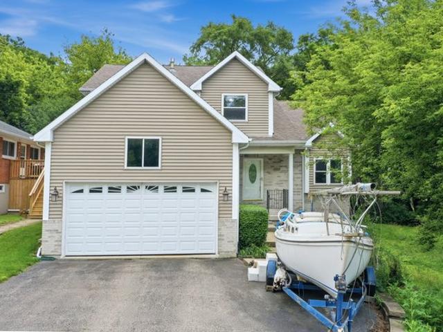 1018 Park Ave, Wauconda, IL 60084