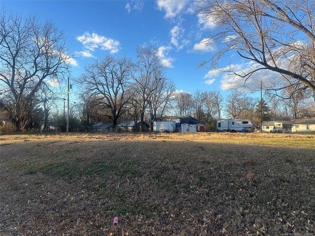 1018 S Dogwood Ave, Okmulgee, OK 74447