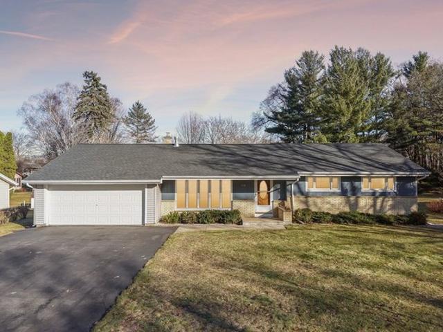 1018 S Ferry Dr, Lake Mills, WI 53551