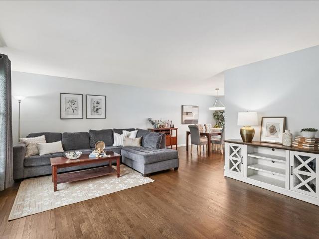 1018 Shari Ln, Libertyville, IL 60048 | Compass