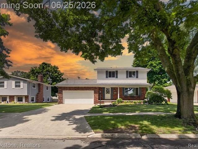 1018 Virginia Ave, Marysville, MI 48040