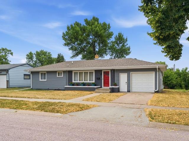 1018 W Birch Ave, Mitchell, SD 57301
