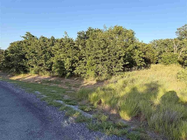 1018 Woodland Dr, Cache, OK 73527