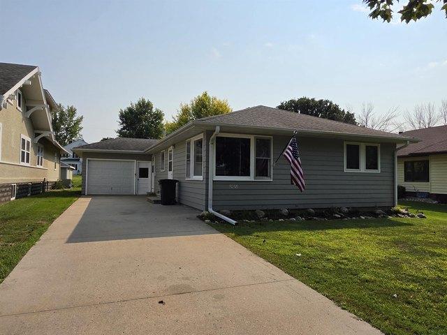 1018 10th St, Sheldon, IA 51201