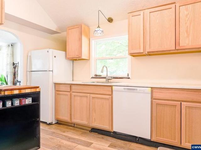 1018 7th St NW, Salem, OR 97304