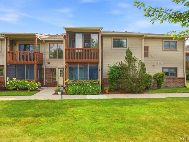 10193 Nancys Blvd, Grosse Ile, MI 48138