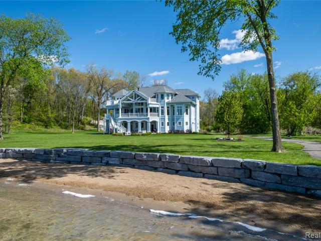 10195 Bennett Lake Road