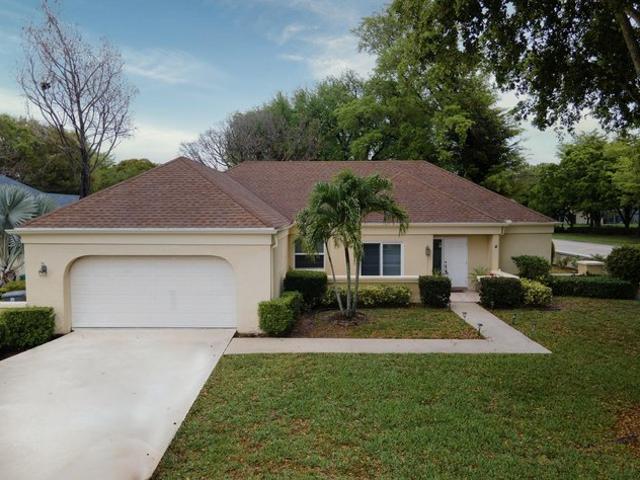 10195 Greentrail Dr N, Boynton Beach, FL 33436