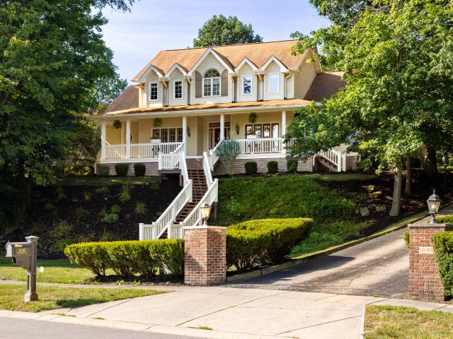 10195 Oak Ridge Drive