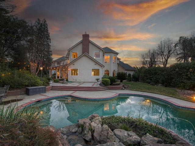 10198 N Spanish Bay Dr, Fresno, CA 93720 | MLS #643828 | Compass