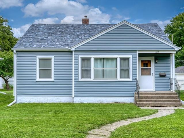 1019 N 3rd St, Clinton, IA 52732