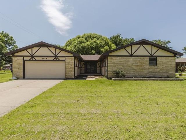 1019 N Chipper Ln, Wichita, KS 67212