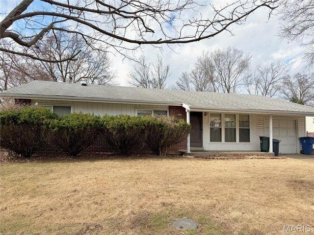 1019 Active Dr, Saint Louis, MO 63146