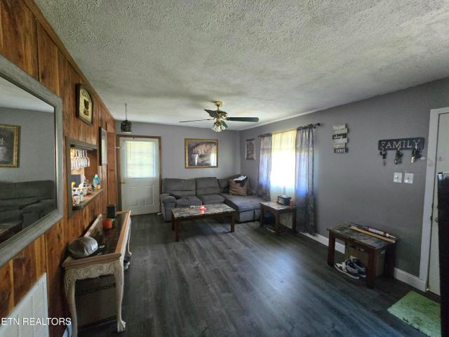 1019 Cole Rd