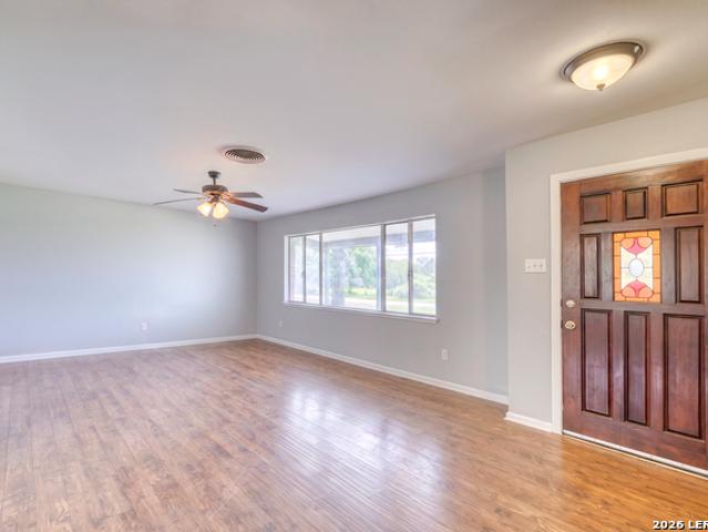1019 E Leona Rd
