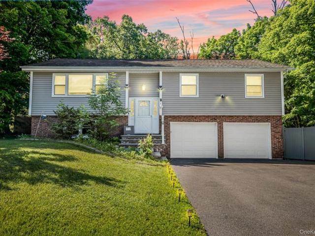 1019 Fox Meadow Rd, Yorktown Heights, NY 10598