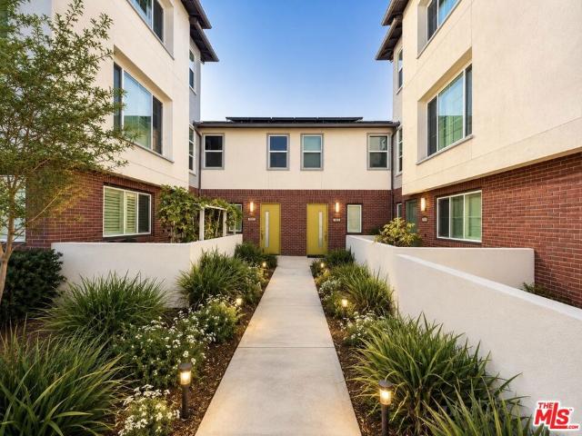 1019 Hudson Lane