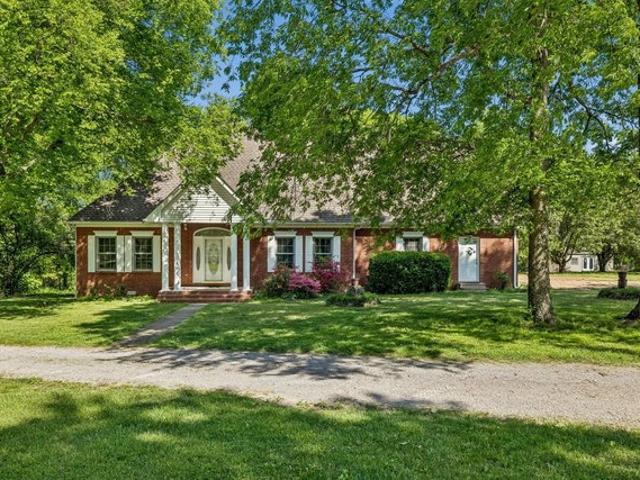 1019 Hilton Ln, Castalian Springs, TN 37031