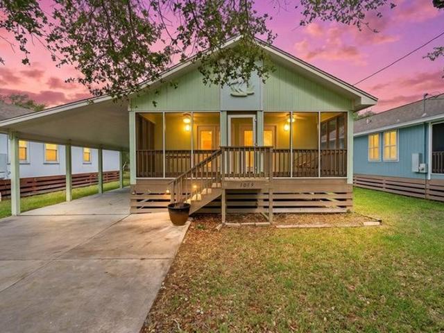 1019 S Fuqua St, Rockport, TX 78382