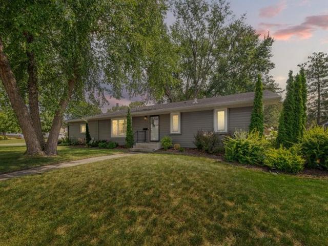 1019 Valley View Rd, Faribault, MN 55021