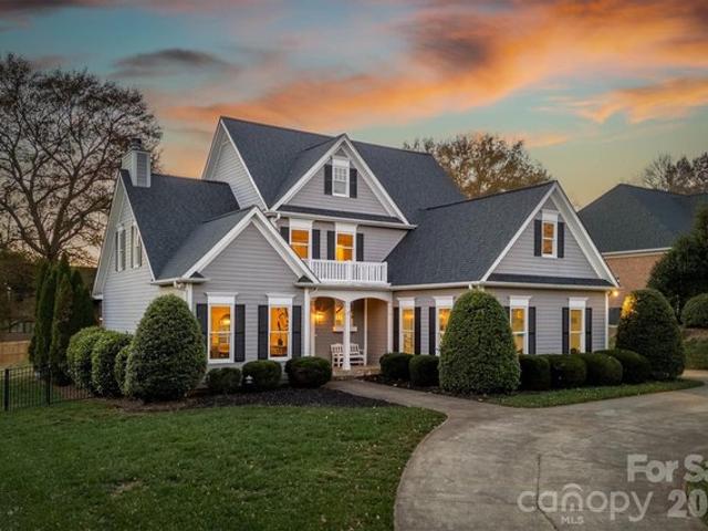 1019 10th Street Ln NW, Hickory, NC 28601