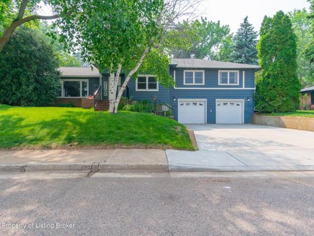1019 5th Ave W, Dickinson, ND 58601