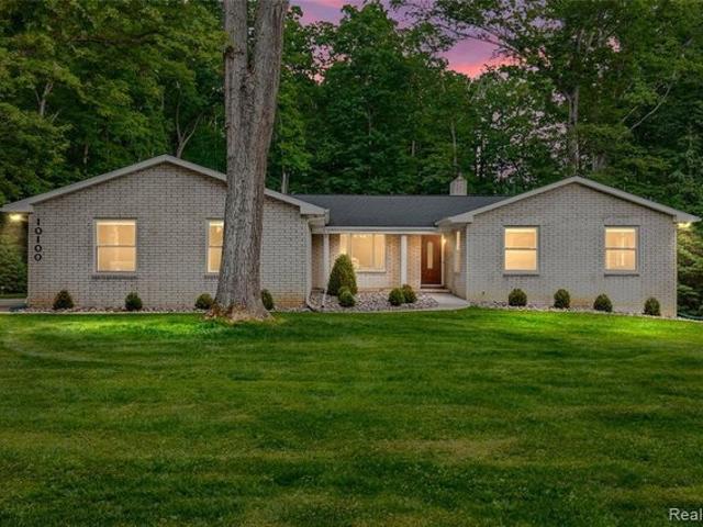 10100 Bridge Lake Rd, Springfield Township, MI 48348
