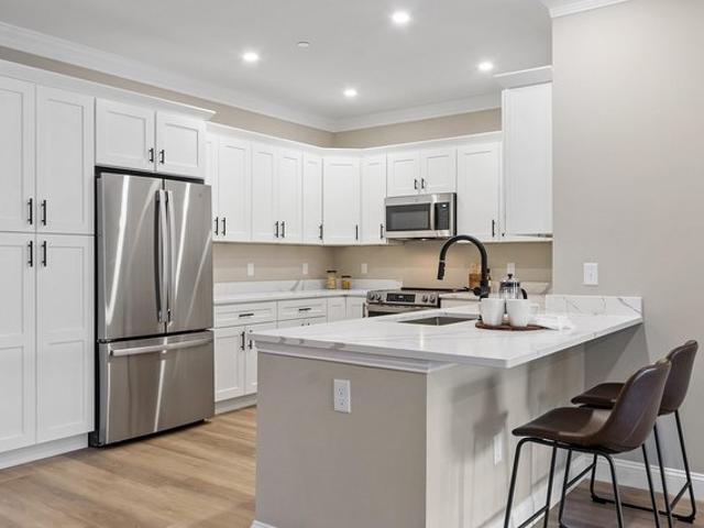 10100 S Willow St Unit 207, Manchester, NH 03103