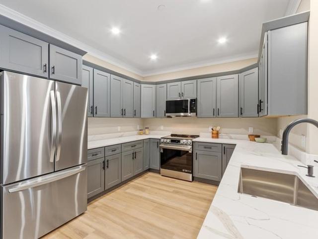 10100 S Willow St Unit 211, Manchester, NH 03103