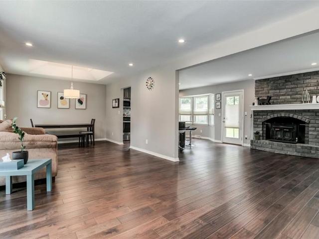 10101 nw mirror lake court
