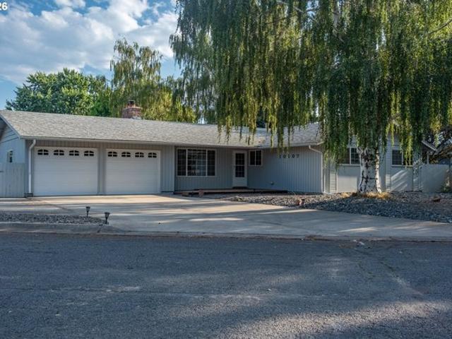 10107 Emily Dr, Island City, OR 97850