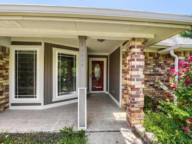 10104 Stoneleigh Drive