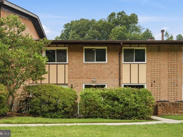 10105 Fair Woods Dr, Fairfax, VA 22030