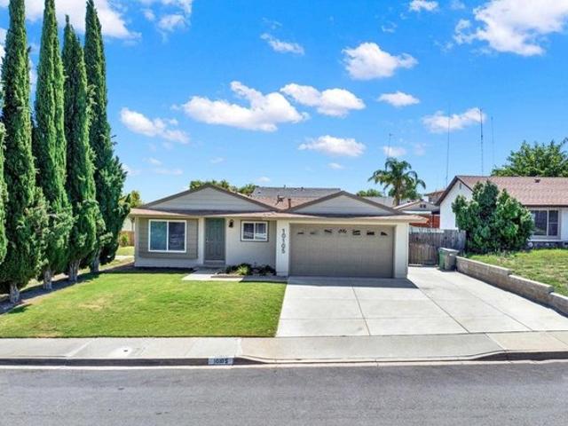 10105 Shaggybark Dr, Santee, CA 92071