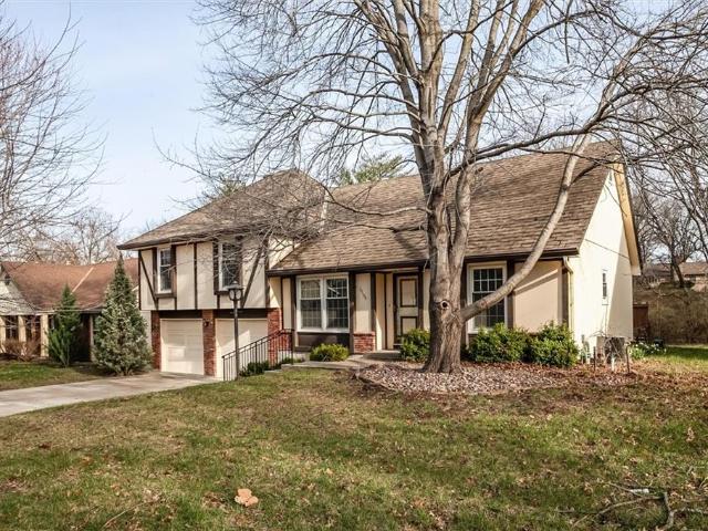 10106 NW Mirror Lake Drive