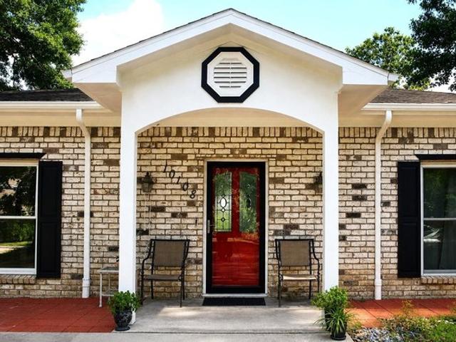 10108 Woodhollow Dr, Conroe, TX 77385