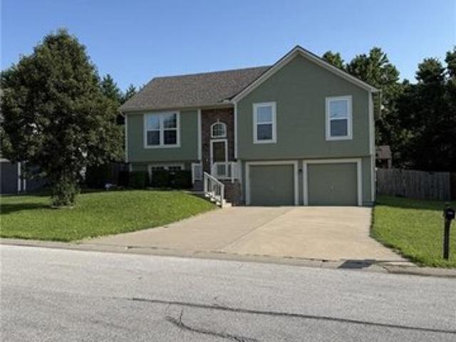 1010 NW Scenic Dr, Grain Valley, MO 64029