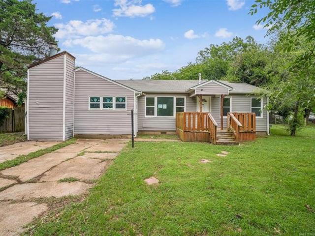 1010 N Gertrude Ave, Wagoner, OK 74467