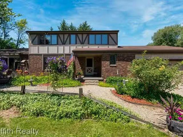 1010 NANCY ANN DR, HOWELL, MI 48855 Single Family Residence Fo.