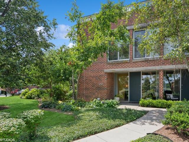 1010 Arbor Ln, Northfield, IL 60093
