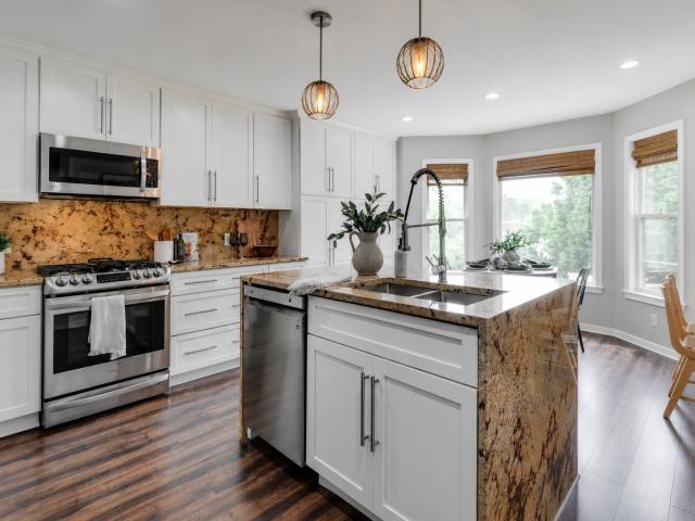 1010 Ash Cir
