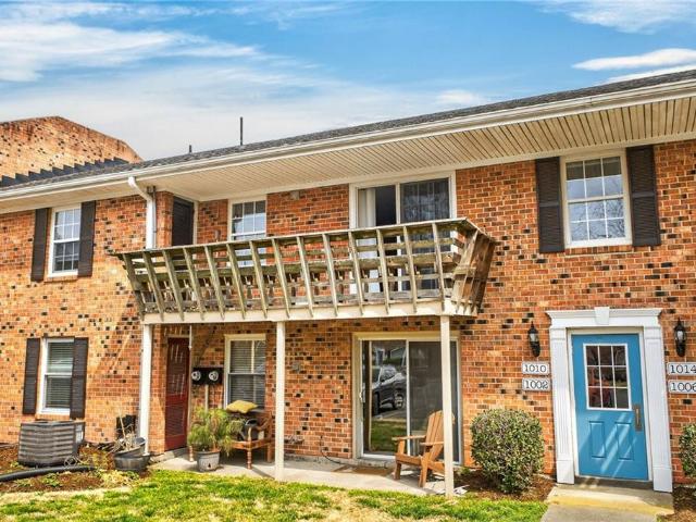 1010 Barclay SQ