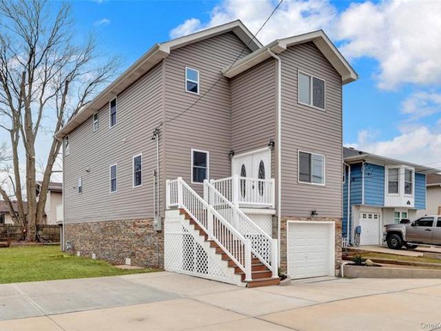 1010 California Pl S, Island Park, NY 11558