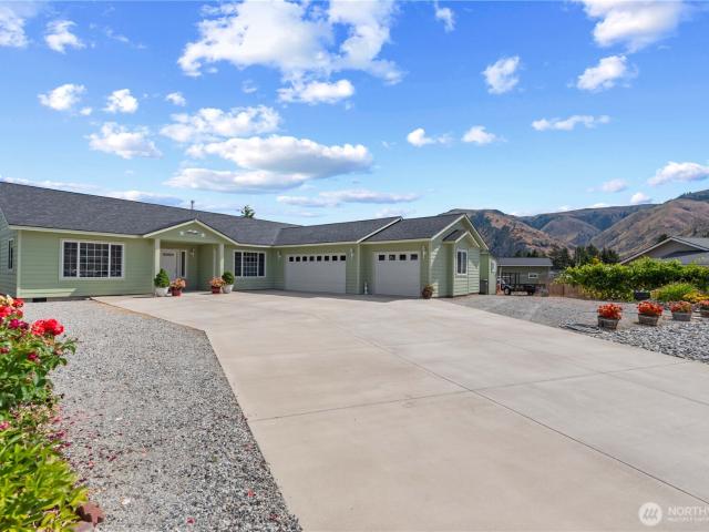 1010 Crest Loop