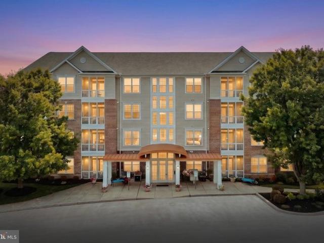 1010 Crest Way Apt 402, York, PA 17403