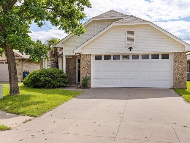 1010 Dawn Ct, Granbury, TX 76048