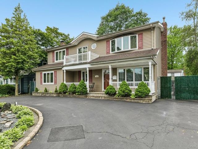 1010 Douglas Ave, Wantagh, NY 11793