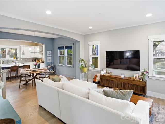 1010 Everett Place