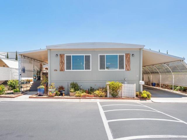 1010 E Bobier 17